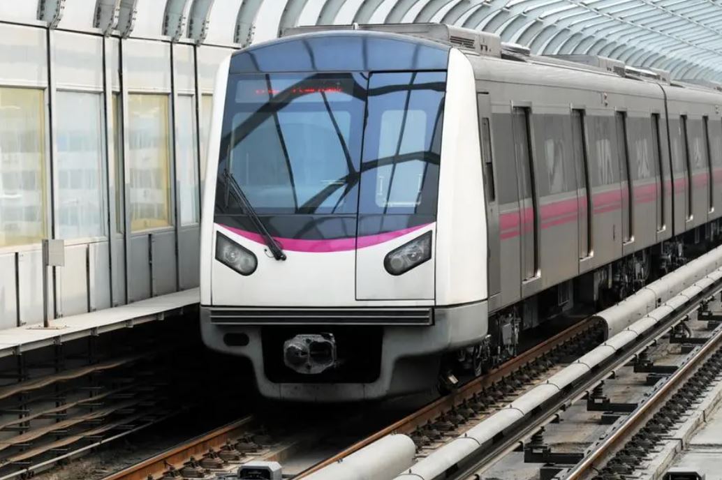 Metro nos trilhos enquanto o projecto de desenvolvimento da Grande ...